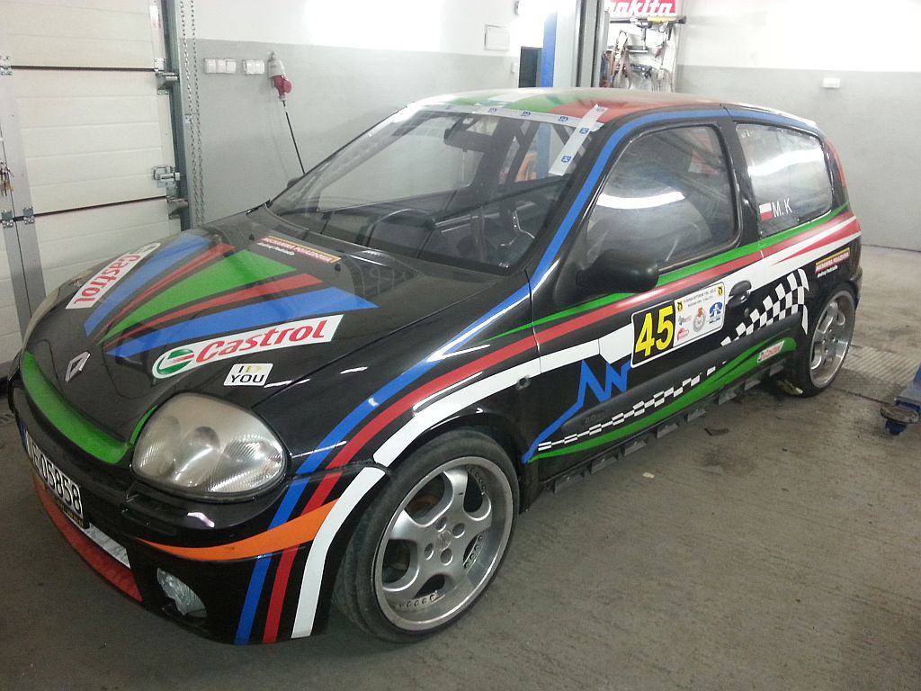 Renault Clio Sport MK2 8-śmio punktowa klatka do rajdów.